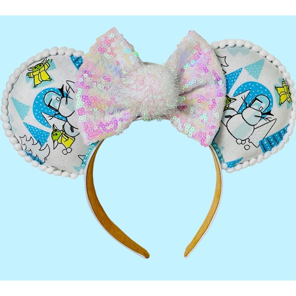 Hand Crafted | Accessories | Winter Grogu Mandalorian Holiday Mouse ...